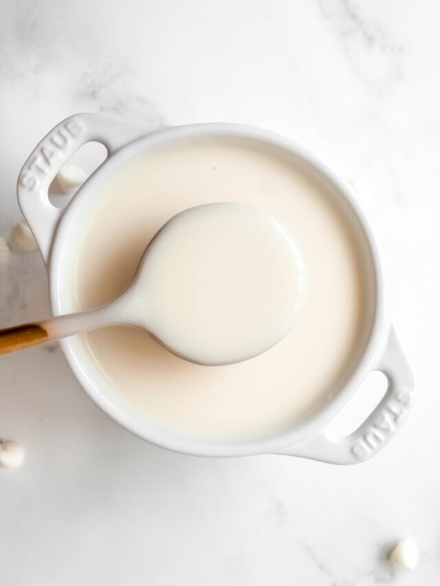 Homemade White Chocolate Syrup - coffeecopycat.com