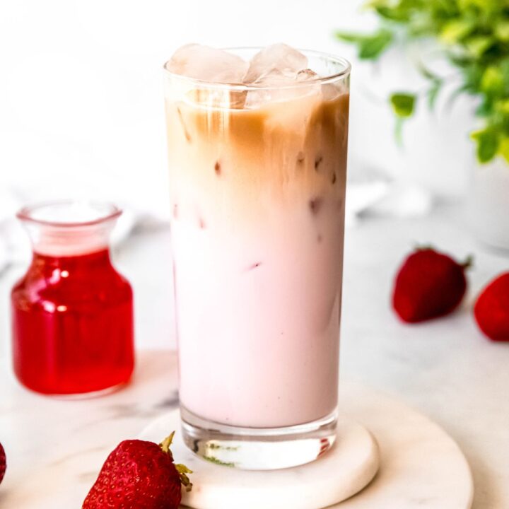 Iced Strawberry Latte - coffeecopycat.com