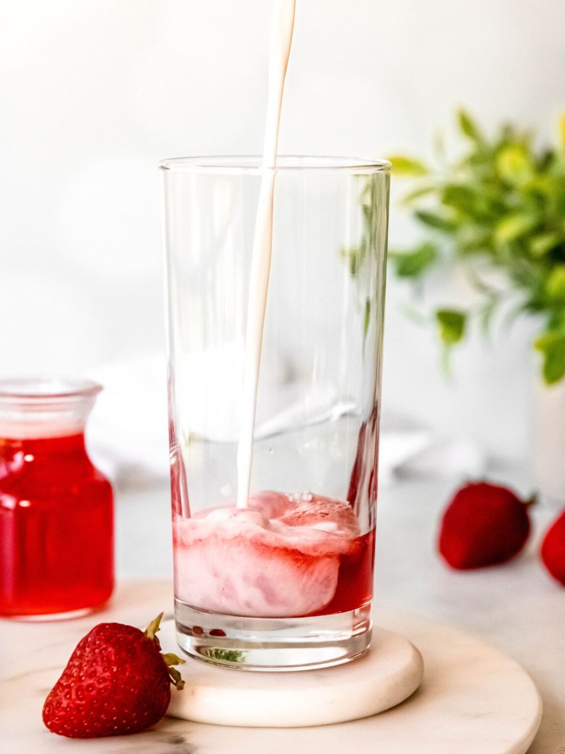 Iced Strawberry Latte - coffeecopycat.com