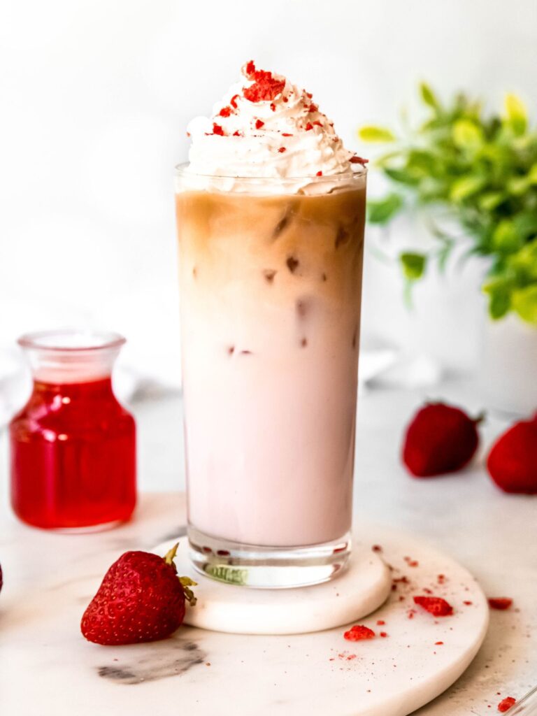 Iced Strawberry Latte - coffeecopycat.com