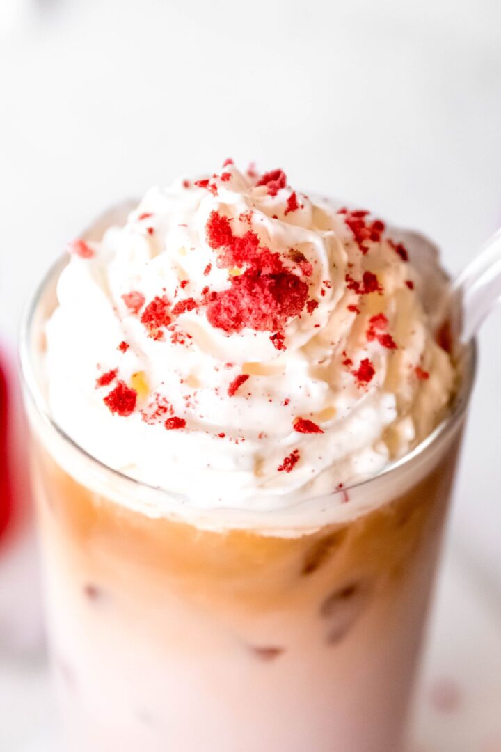 Iced Strawberry Latte - coffeecopycat.com