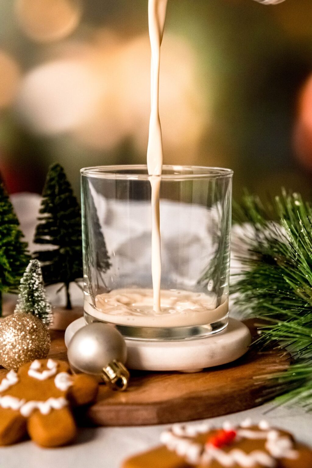 Iced Gingerbread Oat Milk Chai Tea Latte (Starbucks Copycat ...