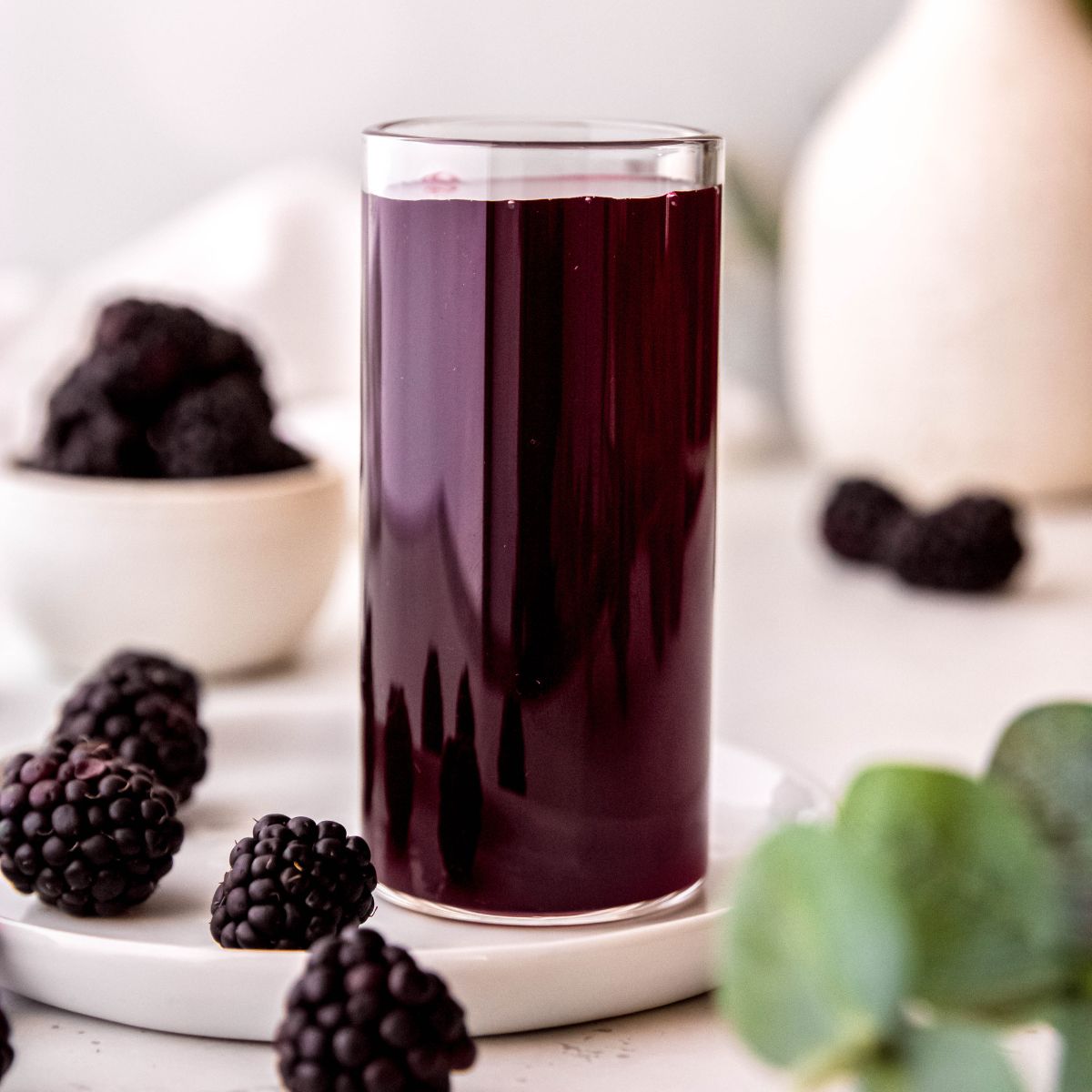 Homemade Blackberry Syrup - coffeecopycat.com