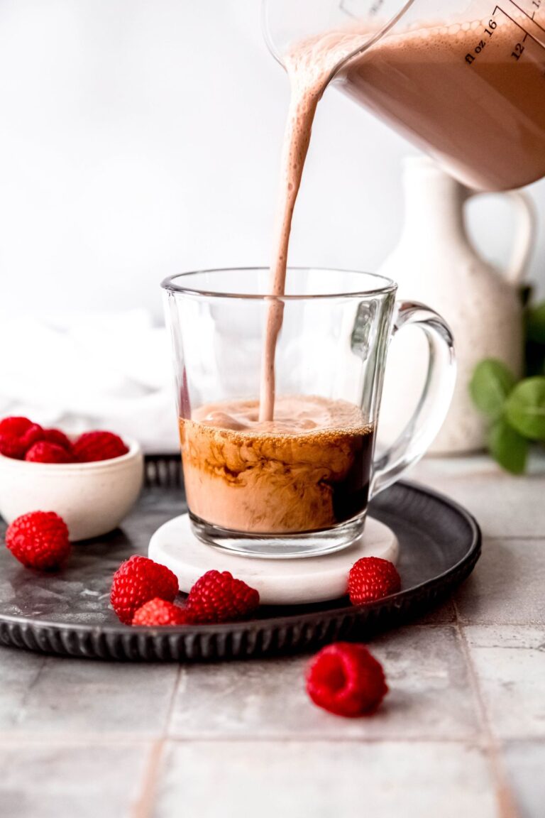 Raspberry Mocha Latte - coffeecopycat.com