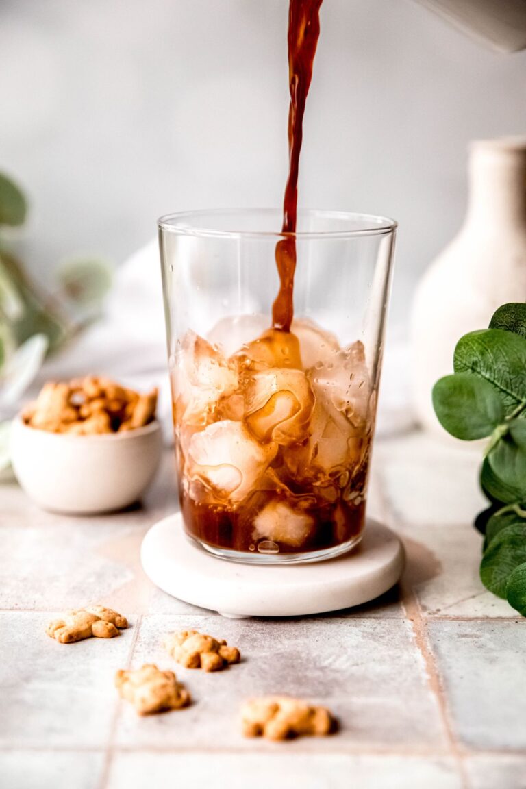 Iced Teddy Graham Latte (with Instant Espresso) - coffeecopycat.com