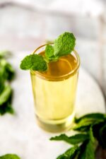 Homemade Mint Simple Syrup - coffeecopycat.com