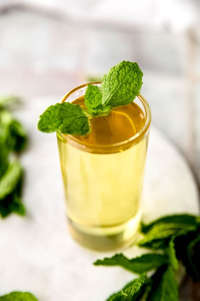Homemade Mint Simple Syrup - coffeecopycat.com