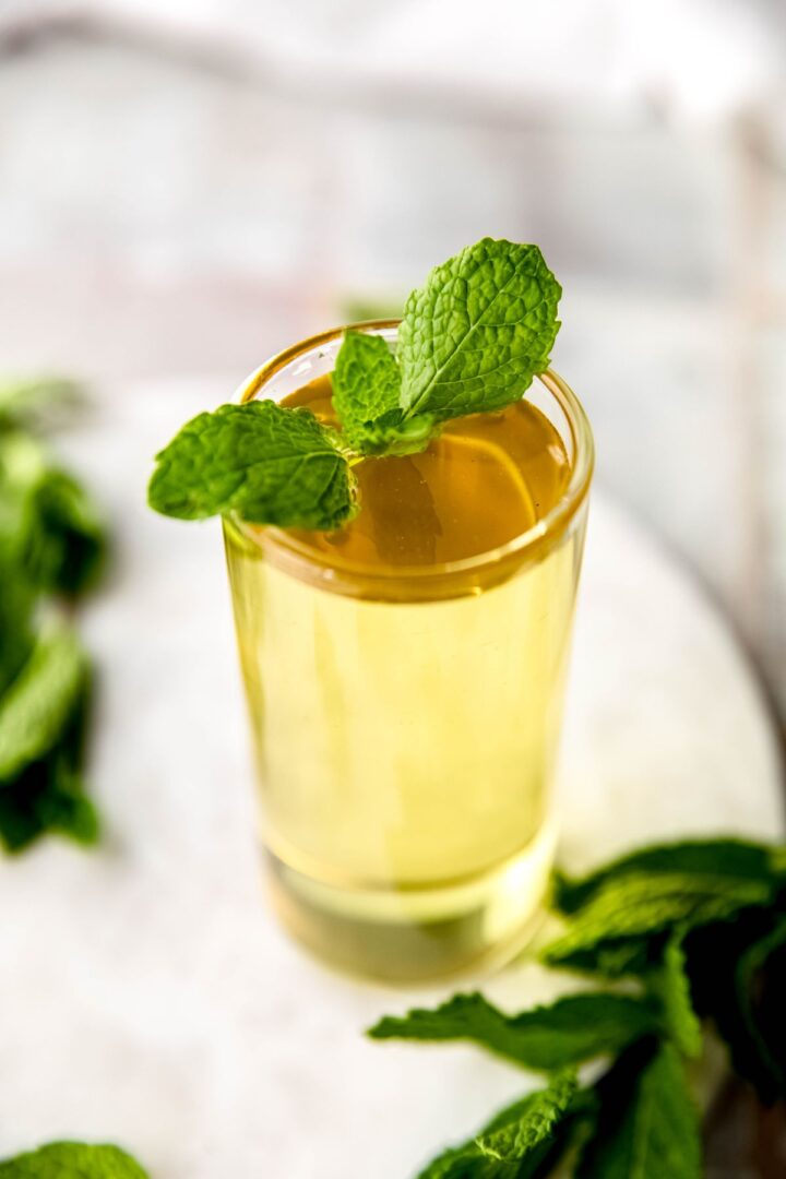 Homemade Mint Simple Syrup - coffeecopycat.com