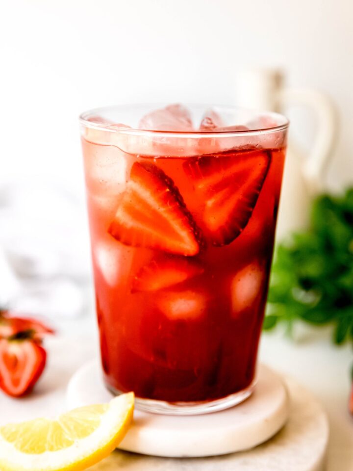 Summer Berry Lemonade Refresher (Starbucks Copycat) - coffeecopycat.com