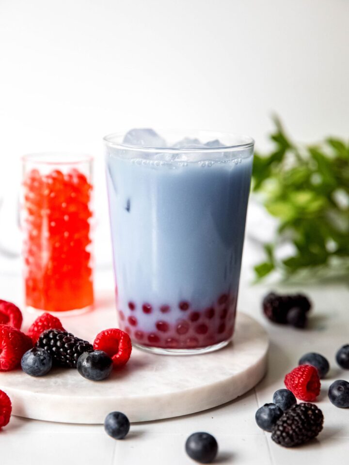 Summer Berry Lemonade Refresher (Starbucks Copycat) - coffeecopycat.com