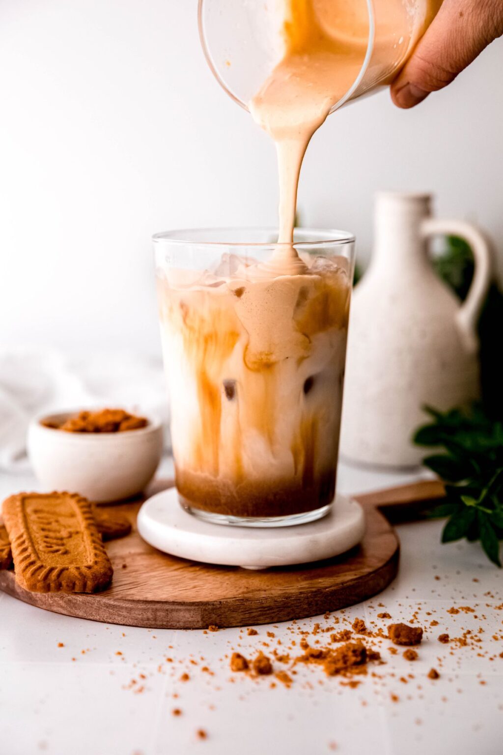 Iced Cookie Butter Latte (with Cookie Butter Cold Foam) - coffeecopycat.com